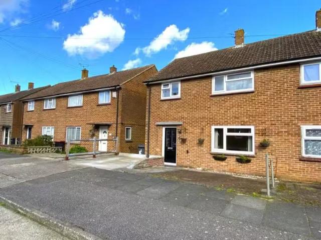 4 bedroom semi detached house for rent in Shipman Avenue, Cant.