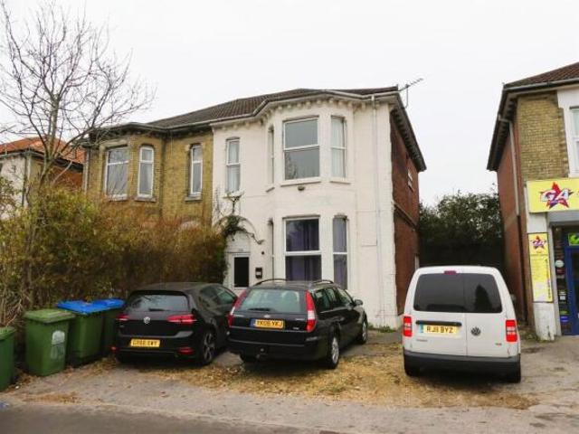 4 bedroom semi detached house for rent in Shirley Road, Shirley, SO15