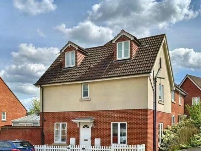 4 Bedroom Semi detached House For Rent In Singleton Hill