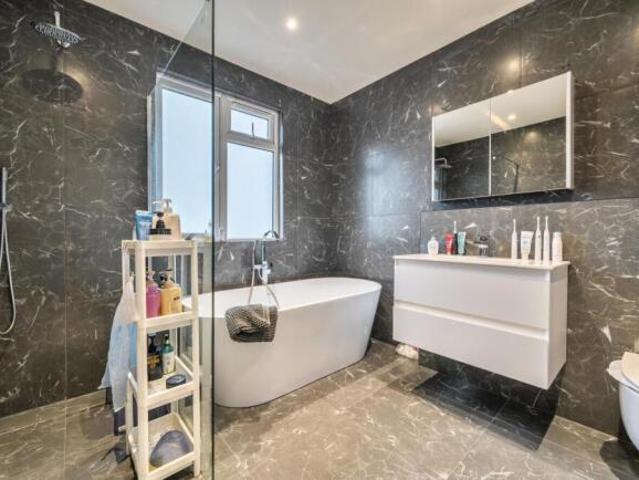 4 bedroom semi detached house for rent in Singleton Scarp, Woodside Park, N12