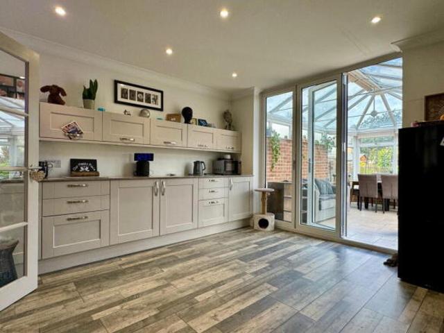4 bedroom semi detached house for rent in Somerhill Road, Welling, DA16 1PF, DA16