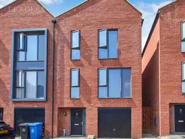 4 bedroom semi detached house for rent in Somerset Close, Derb.