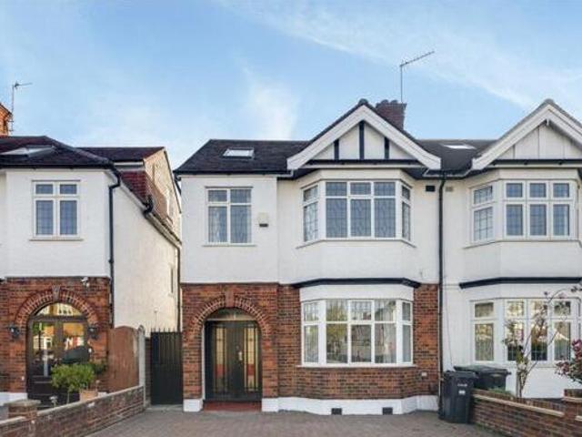 4 Bedroom Semi detached House For Rent In South Woodford, London