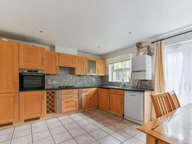 4 Bedroom Semi detached House For Rent In South Croydon