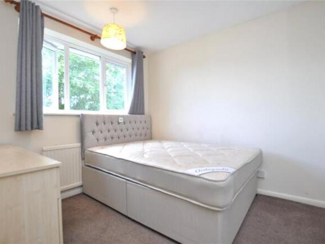 4 bedroom semi detached house for rent in Southway, Guildford, Surrey, GU2