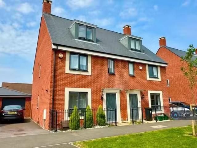 4 bedroom semi detached house for rent in Slade Baker Way, Bri.