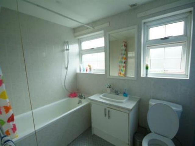 4 bedroom semi detached house for rent in Smith Street, Surbiton, London, KT5