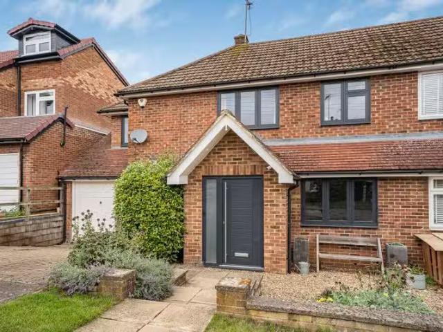 4 bedroom semi detached house for rent in Springfield Crescent.