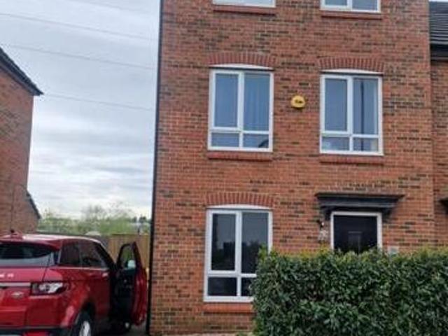 4 Bedroom Semi detached House For Rent In Swinton, Manchester