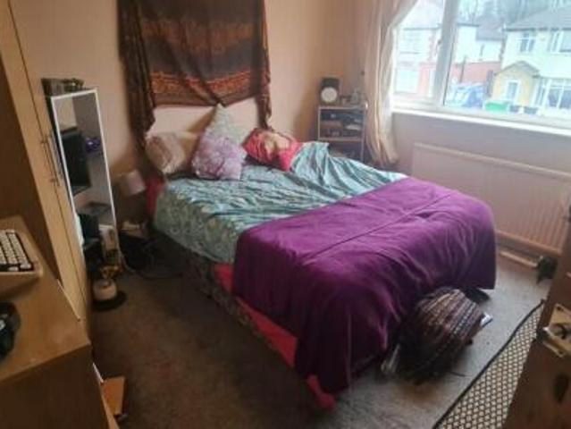 4 bedroom semi detached house for rent in St Annes Drive, Burley, Leeds, LS4