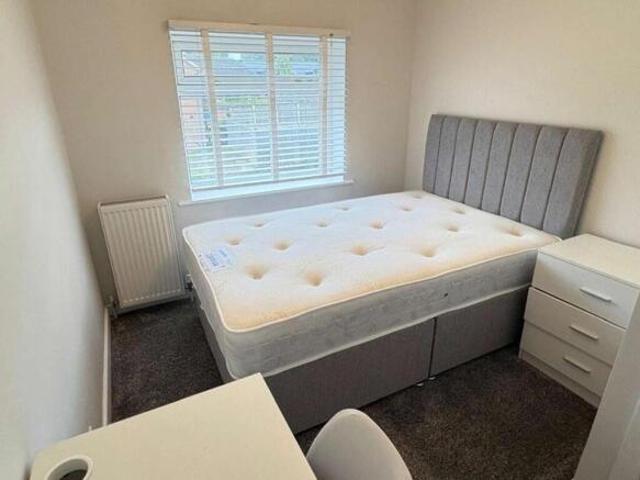 4 bedroom semi detached house for rent in St. Anns Close, LS4