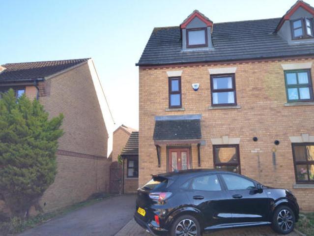 4 bedroom semi detached house for rent in St. Helens Grove, Milton Keynes, Buckinghamshire, MK10