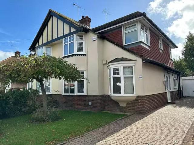 4 bedroom semi detached house for rent in Station Approach Roa.