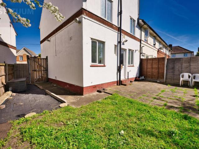 4 bedroom semi detached house for rent in Streimer Road, Stratford, East London, E15