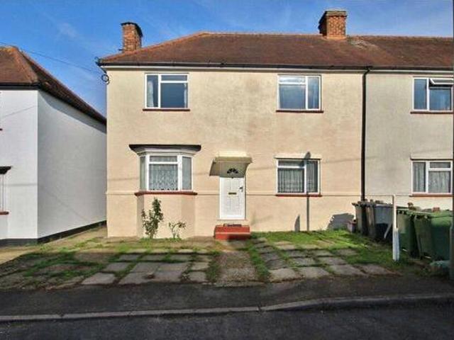 4 Bedroom Semi detached House For Rent In Surrey, Uk