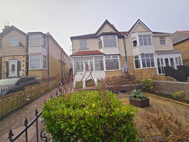4 bedroom semi detached house Let in Shipley