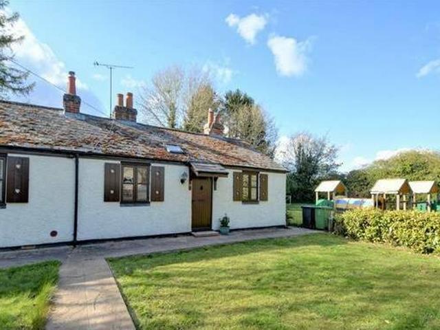 4 bedroom semidetached bungalow for rent in London Road Holybourne Alton GU34