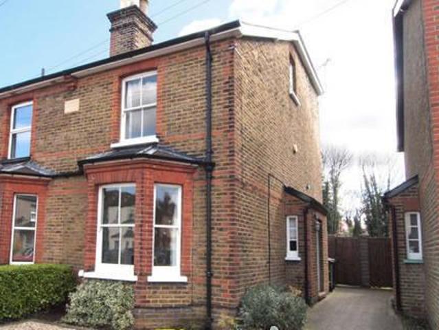 4 bedroom semidetached house for rent in Miles Road Epsom KT19