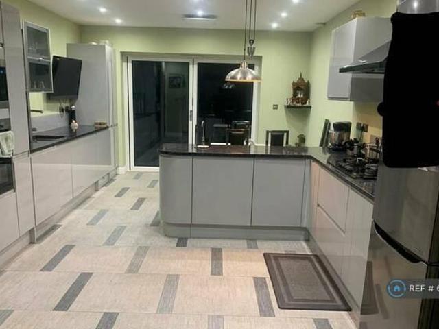 4 bedroom semidetached house for rent in Oakdene Drive Surbiton KT5