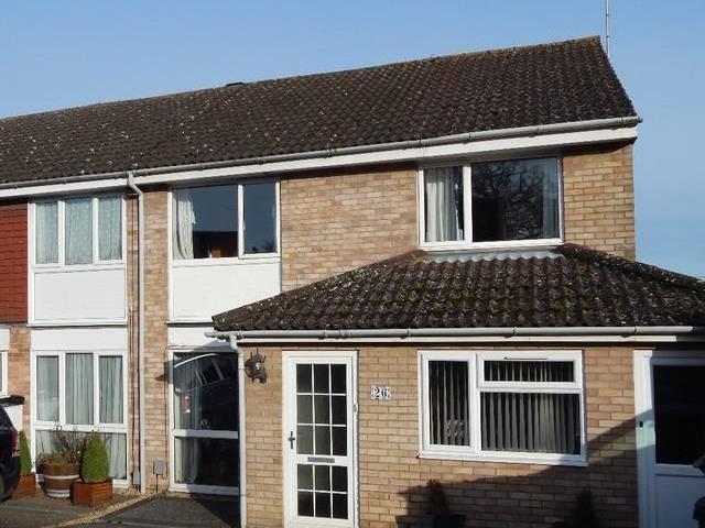 4 bedroom semidetached house for rent in Orchard Way Knebworth Hertfordshire SG3