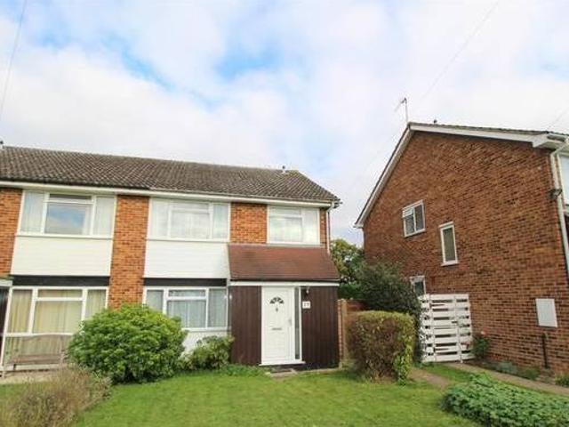 4 bedroom semidetached house for rent in Burnt Common Close Ripley GU23