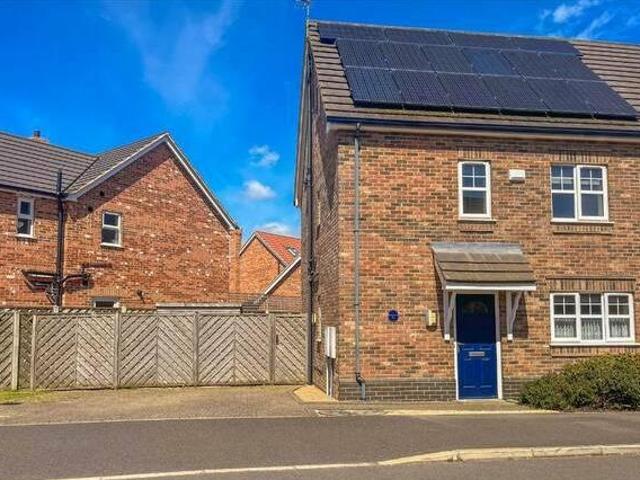 4 bedroom semidetached house for rent in Bayleaf Lane BartonUponHumber DN18