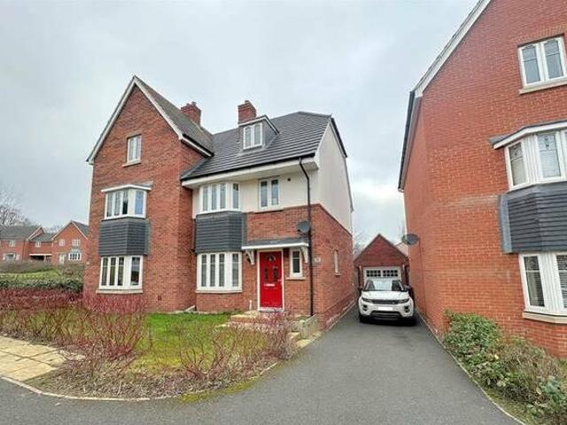 4 bedroom semidetached house for rent in Cliff Court Northampton NN3