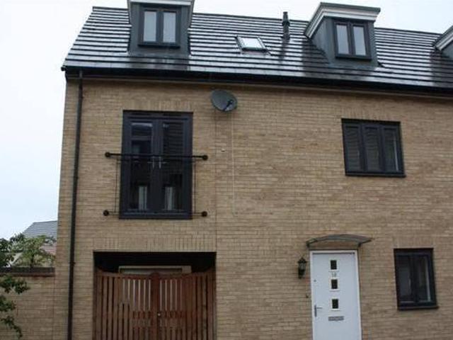 4 bedroom semidetached house for rent in Goldcrest Road St Ives PE27