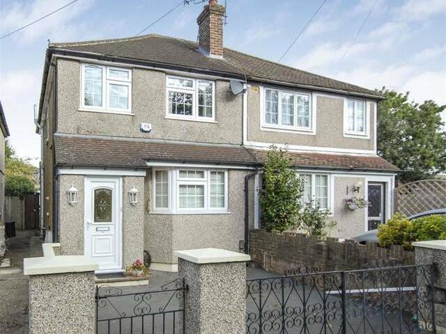 4 bedroom semidetached house for rent in Goulds Green Hillingdon UB8