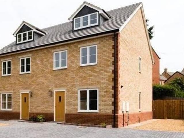 4 bedroom semidetached house for rent in High Street Bozeat NN29