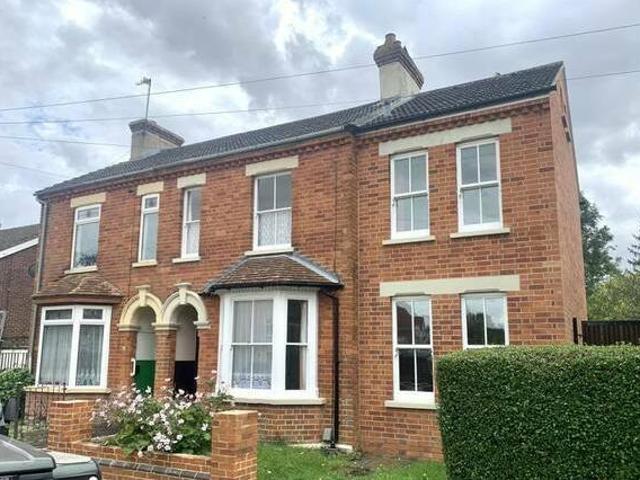 4 bedroom semidetached house for rent in King Edward Road MK41