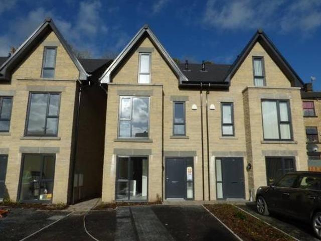 4 bedroom semidetached house for rent in Riverside OL5