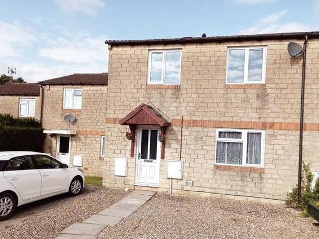 4 bedroom semidetached house for rent in Robin Court Stonehouse GL10