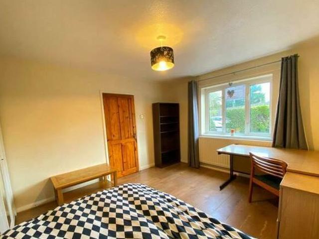 4 bedroom semidetached house for rent in Southway GU2