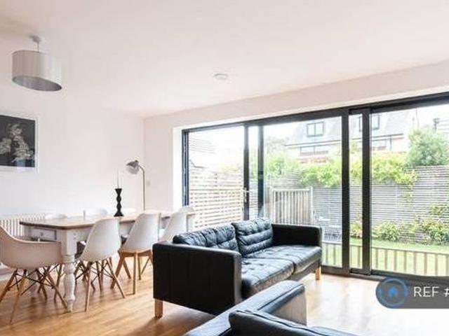 4 bedroom semidetached house for rent in The Ridgway Brighton BN2