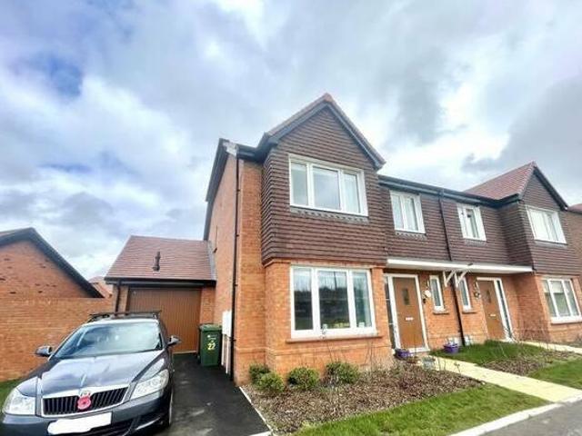 4 bedroom semidetached house for rent in Vernon Drive Tongham Farnham GU10