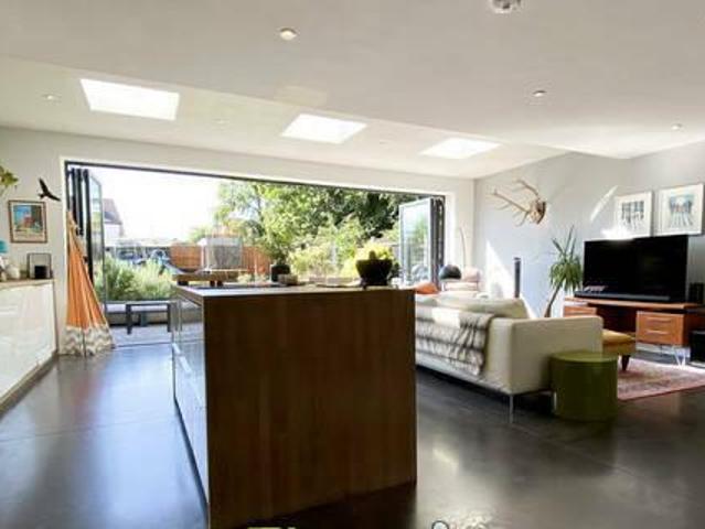 4 bedroom semidetached house for rent in Victoria Road Hitchin SG5