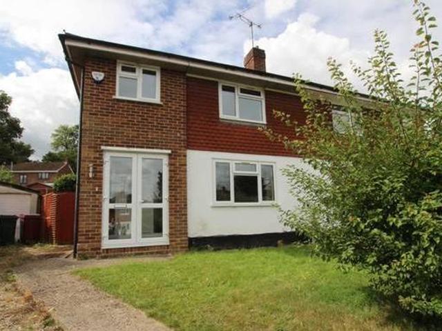 4 bedroom semidetached house for rent in Waybrook Cresent Reading RG1