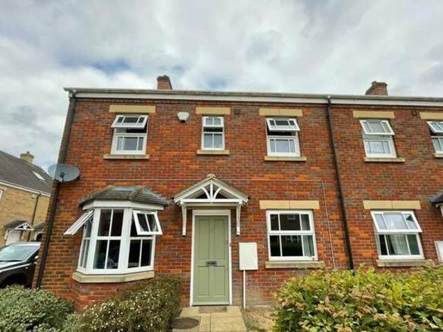 4 bedroom semidetached house for rent in Weavers Orchard Arlesey SG15