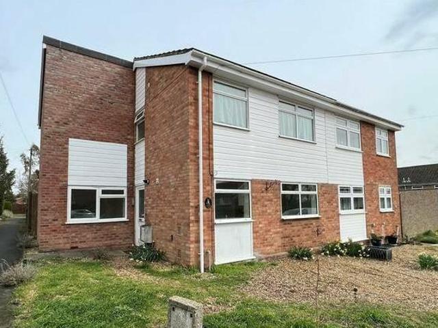 4 bedroom semidetached house for rent in Windmill Walk Sutton Ely CB6 2NH CB6