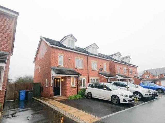 4 bedroom semidetached house for rent in Yarn Close M28