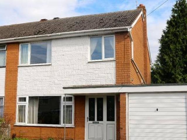 4 bedroom semidetached house for rent in 11 Meadow View Road TF10