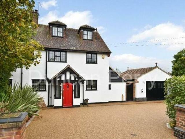 4 bedroom semidetached house for sale in Moffats Lane AL9