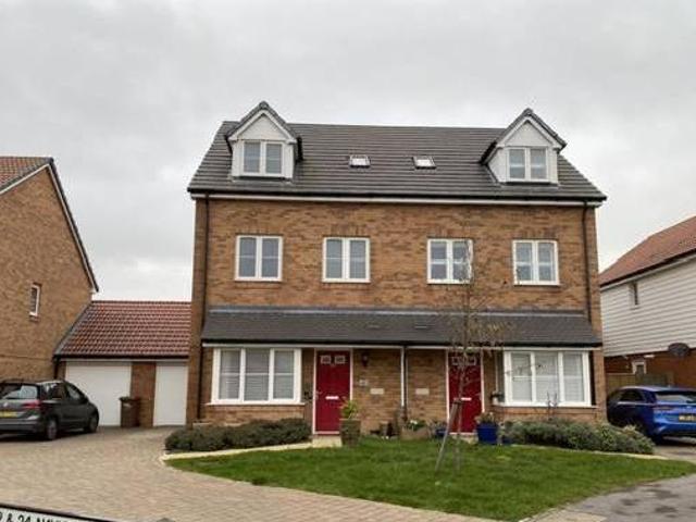 4 bedroom semidetached house for sale in Navigation Drive Yapton BN18 BN18