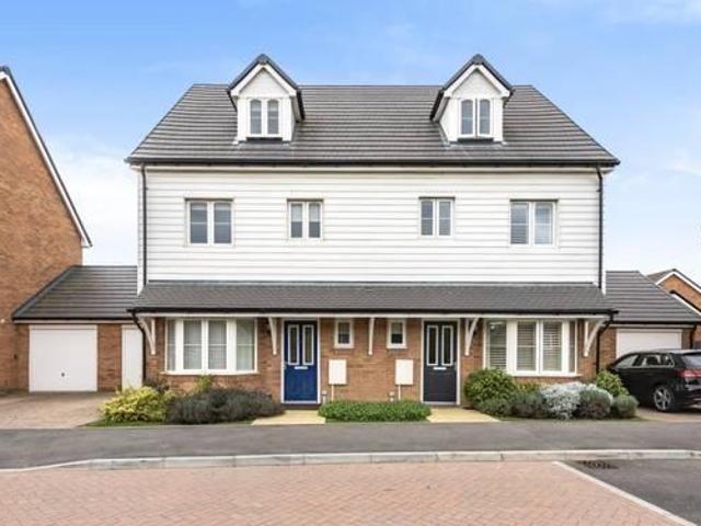 4 bedroom semidetached house for sale in Navigation Drive Yapton BN18 BN18