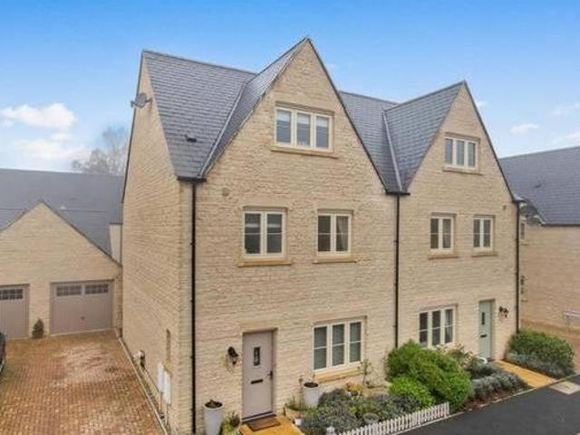 4 bedroom semidetached house for sale in Nightingale Way Cirencester GL7