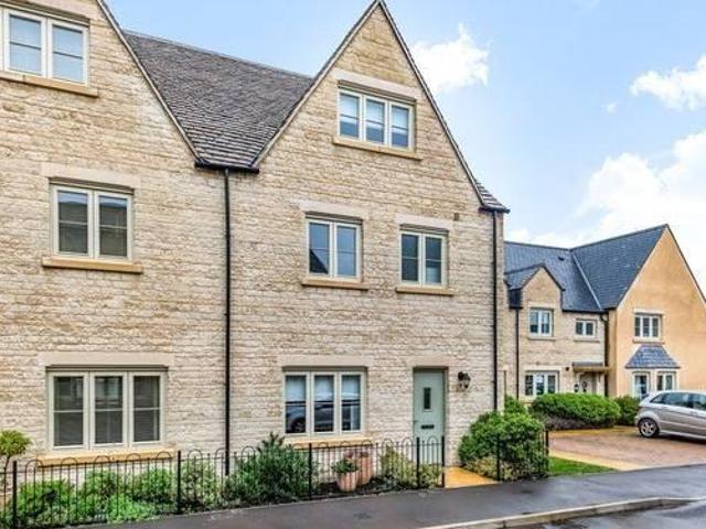 4 bedroom semidetached house for sale in Nightingale Way South Cerney GL7 5WB GL7