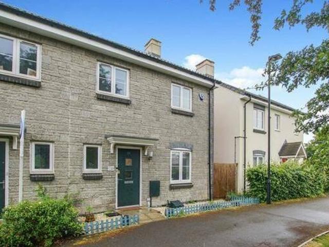 4 bedroom semidetached house for sale in Oxleigh Way Stoke Gifford Bristol BS34