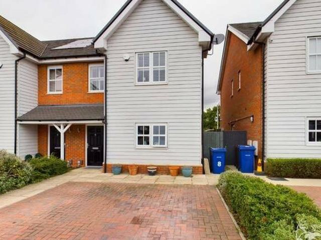 4 bedroom semidetached house for sale in Orchard Way StanfordLeHope SS17