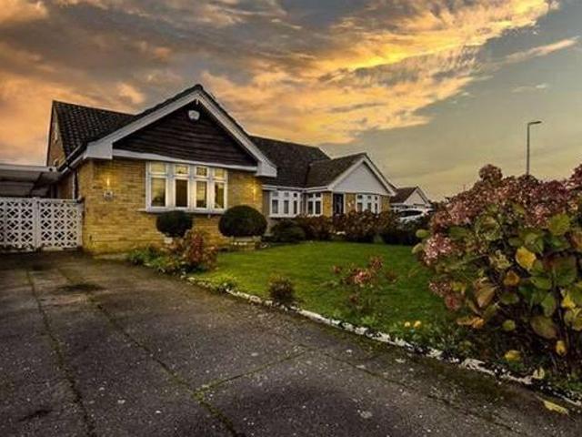 4 bedroom semidetached house for sale in Allistonway Corringham Essex SS17